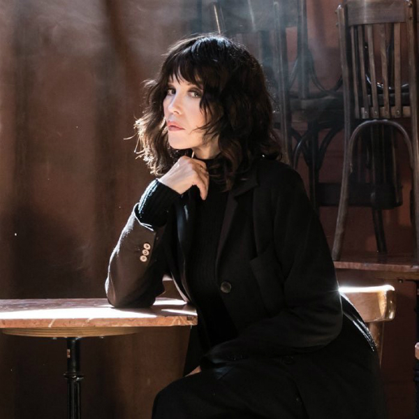 La bellezza diafana e senza tempo di Isabelle Adjani, oltre le botte e ...