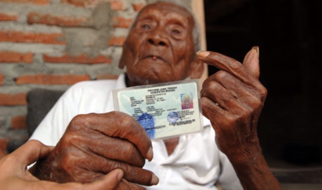 Mbah Gotho, l'uomo più vecchio del mondo - Roba da Donne