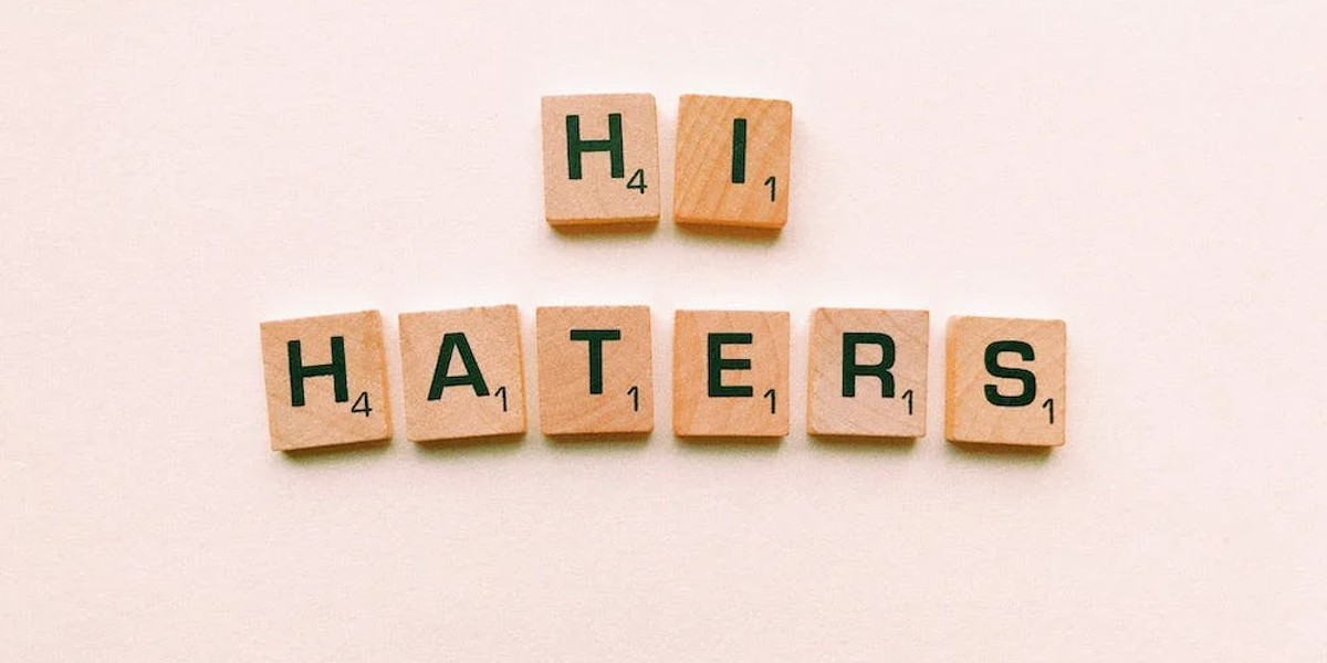 Femcel: chi sono e cosa pensano le femmine incel | Roba da Donne