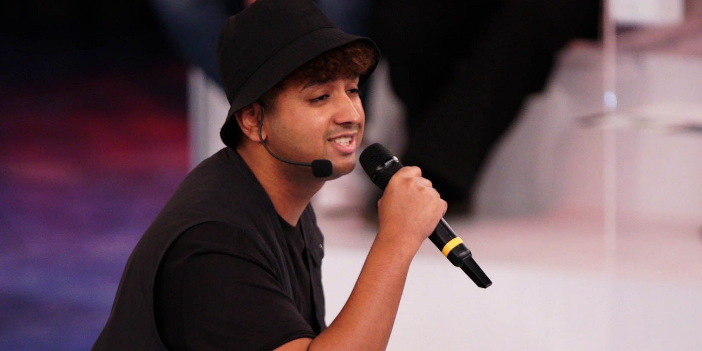 Inder, chi è il cantante eliminato dalla scuola di Amici 21 | Roba da Donne