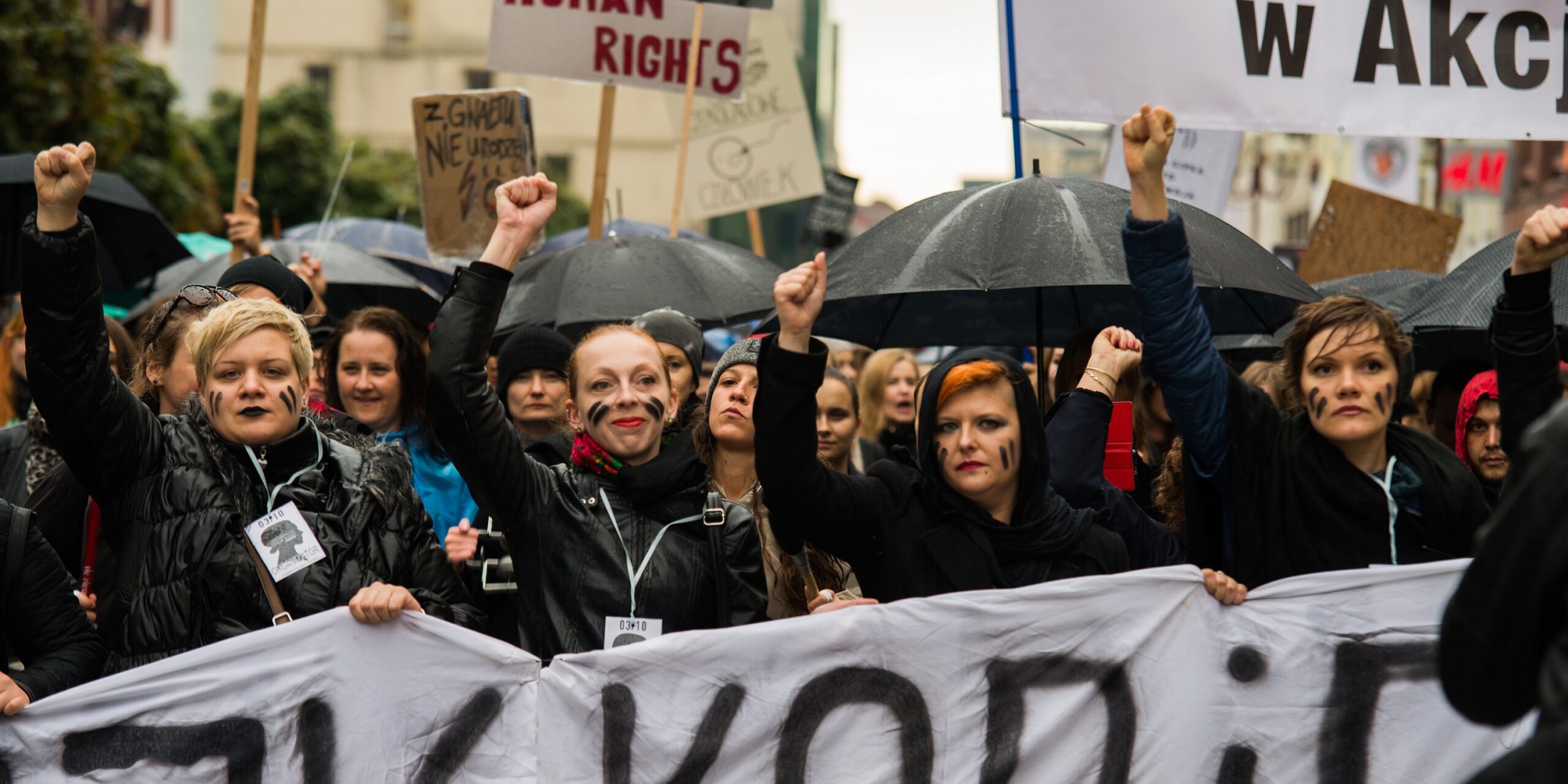 Aborto, la Polonia si divide dopo il caso di Izabela Sajbor | Roba da Donne