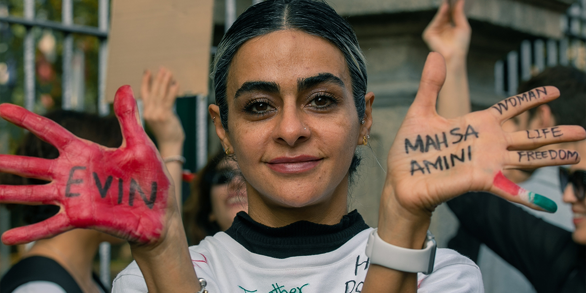 Intervista a Rayhane, che lotta per le altre donne in Iran | Roba da Donne