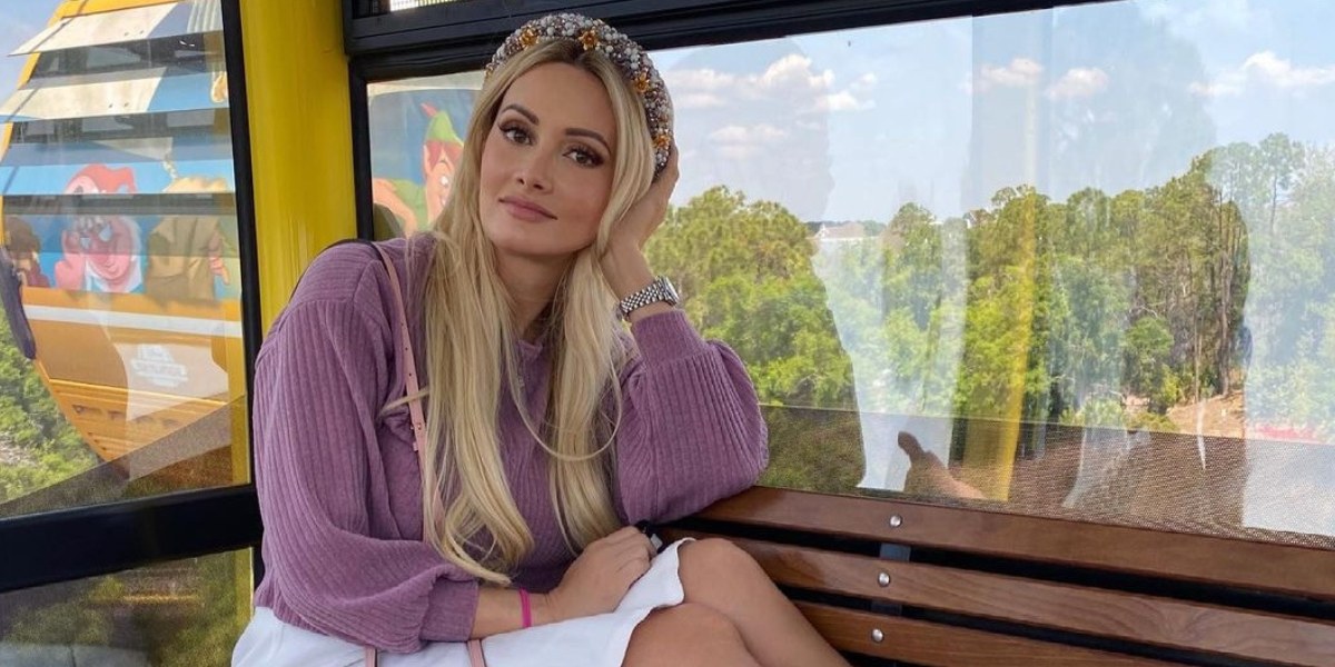 Holly Madison difende il non lutto per Hugh Hefner: 'Una relazione tossica' | RDD