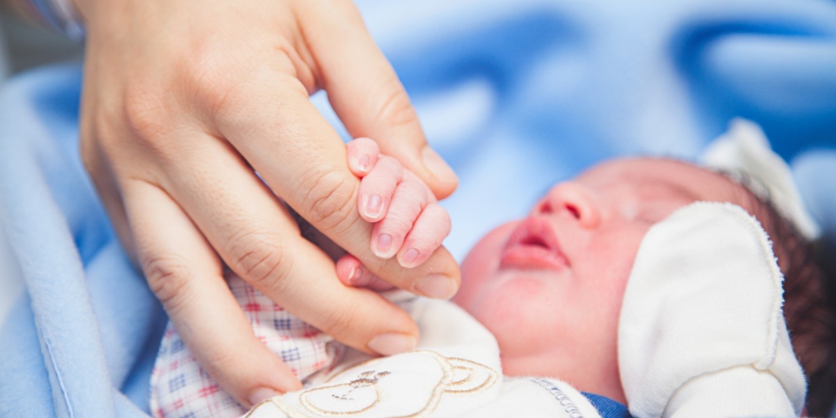 Diventa mamma a 52 anni, per i social è 'egoista' | RDD