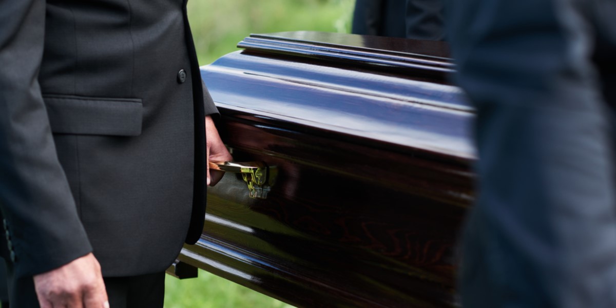 'Non gradisce i figli, il genero e la moglie' al suo funerale | RDD