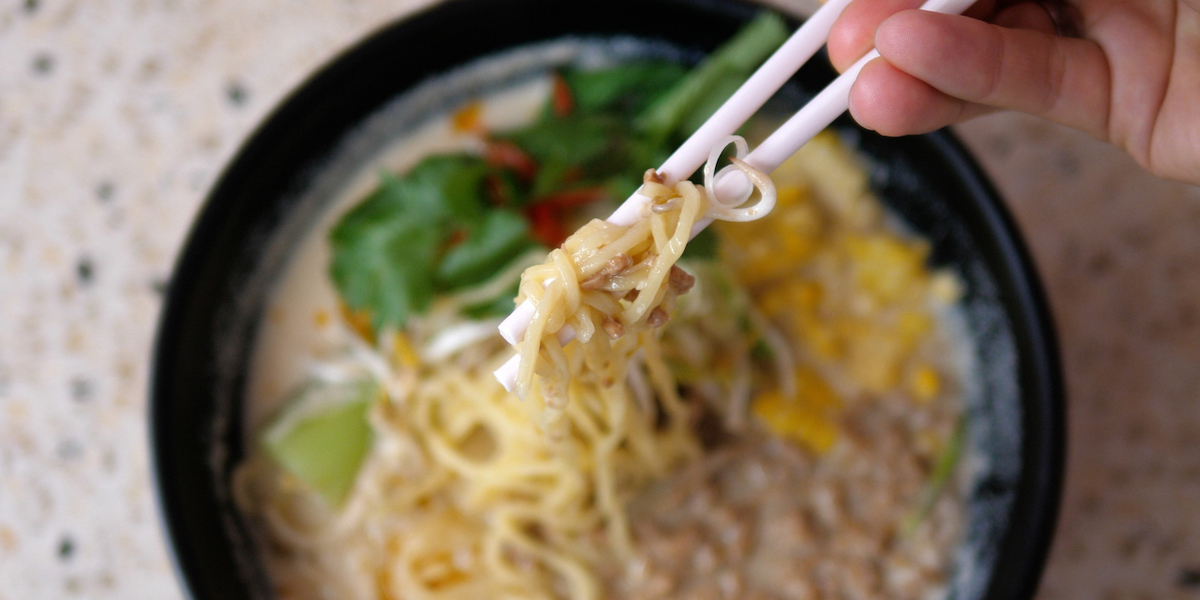 Ricetta ramen vegano con brodo di miso e noodles di riso | RDD